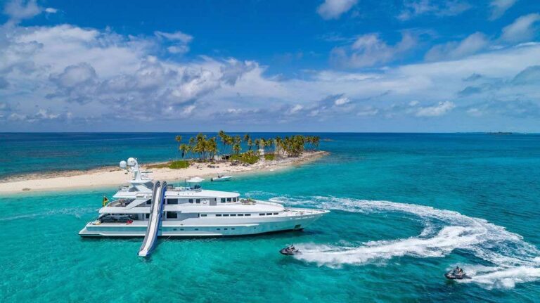 Florida luxury yacht charter | Florida yacht charter